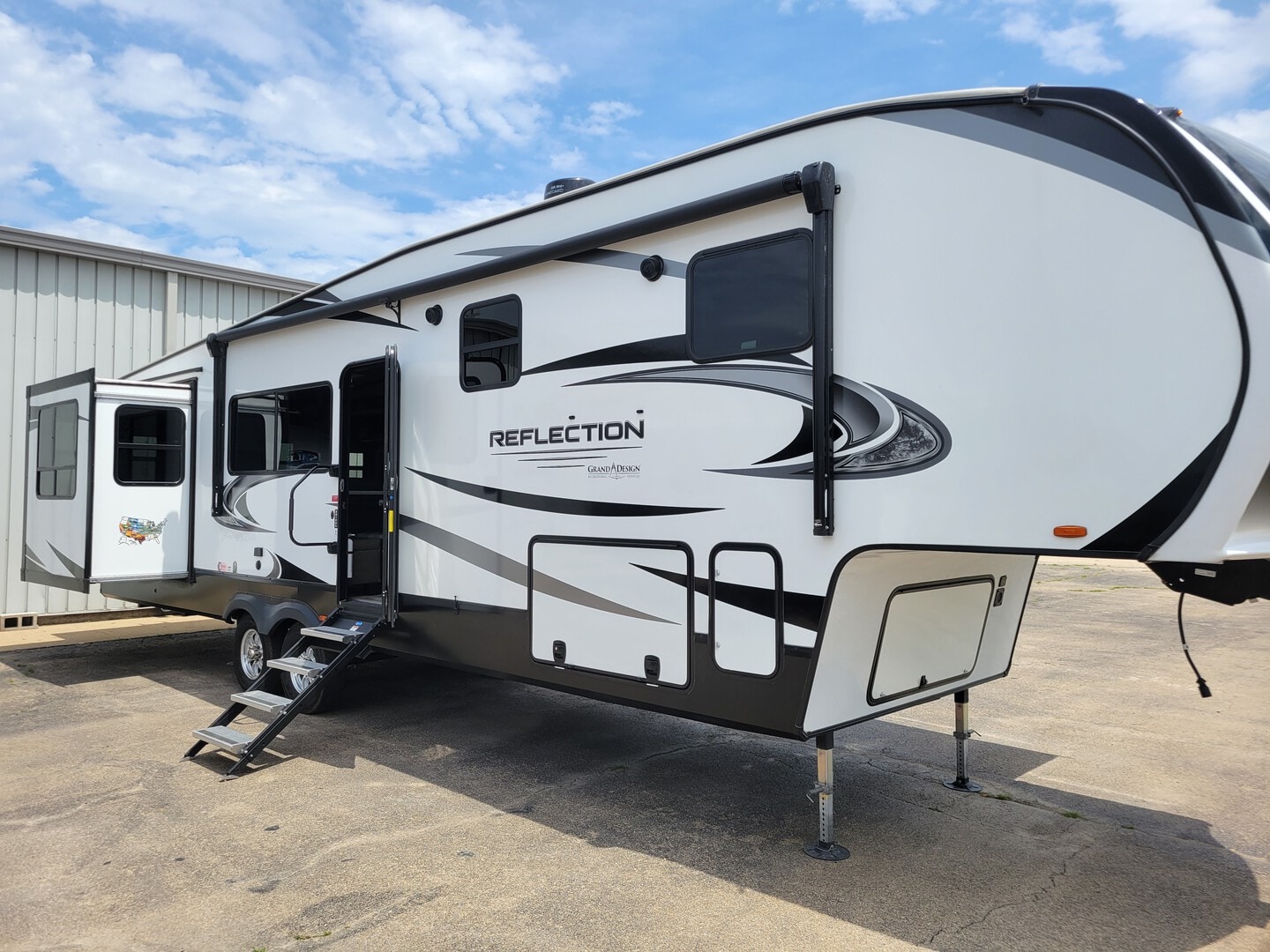 Used 2022 Grand Design Reflection (Fifth Wheel) 341RDS in Rock Falls, IL