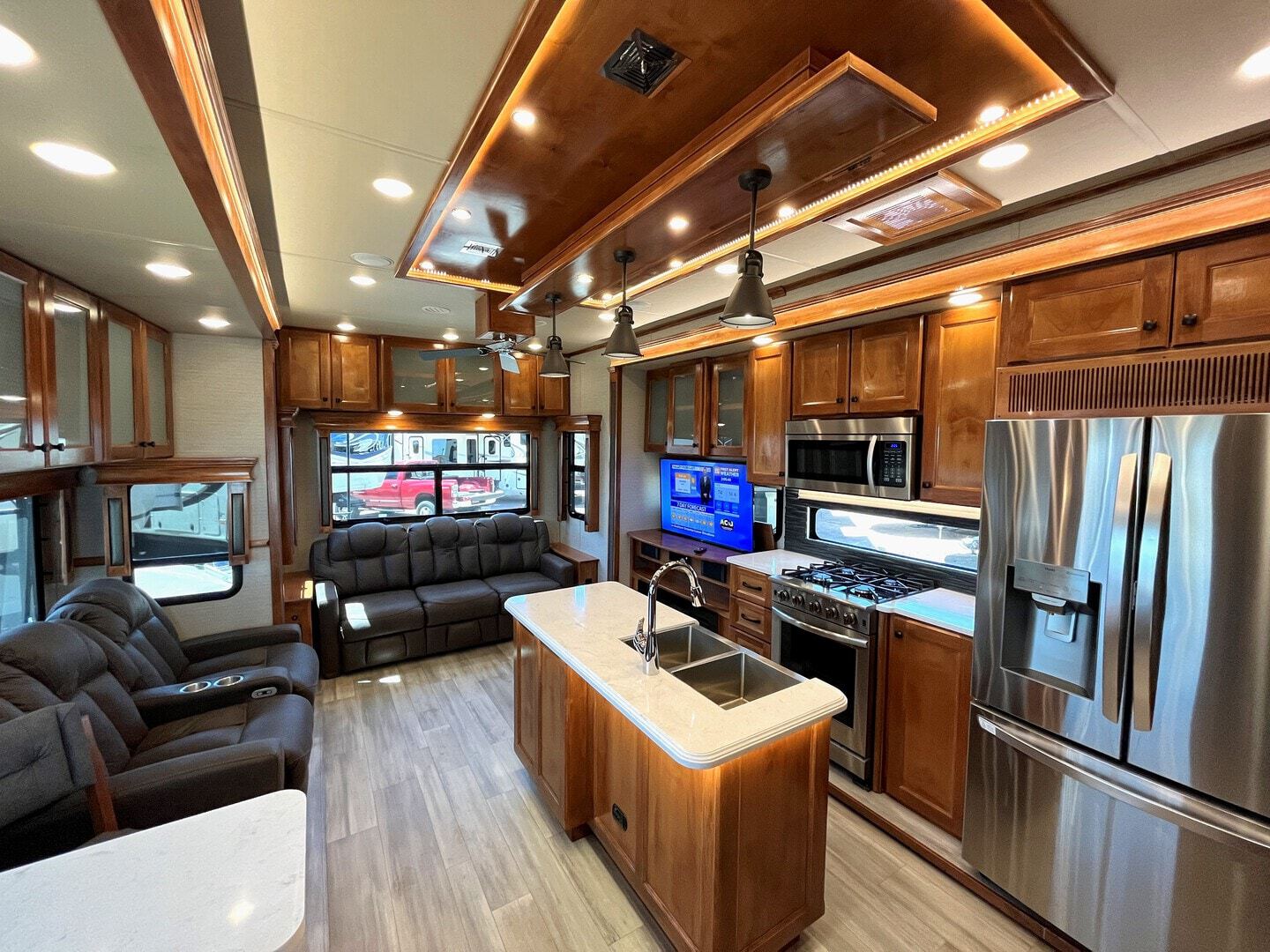 Used 2022 Vanleigh RV Beacon 34RLB in Mesa, AZ