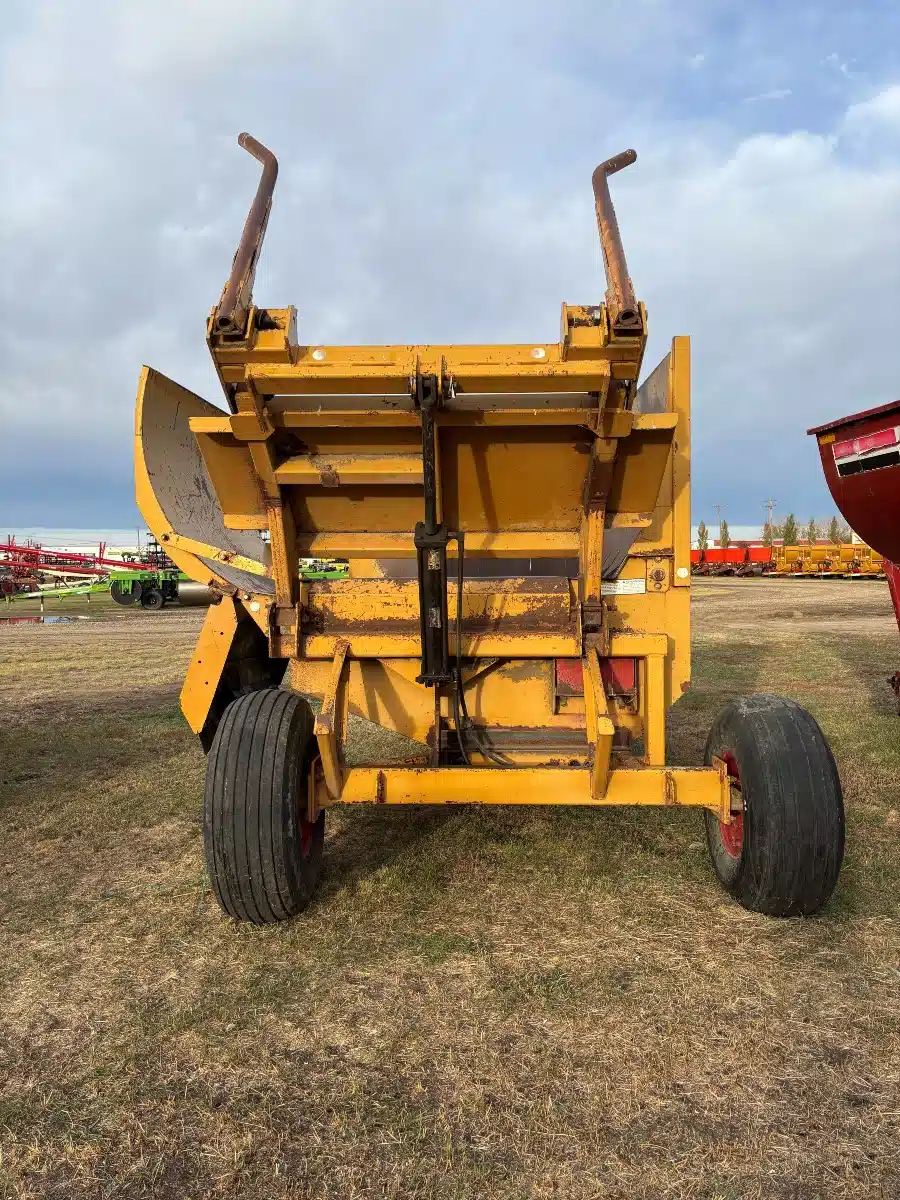 Used 2004 Haybuster 2640 in Brooks, AB