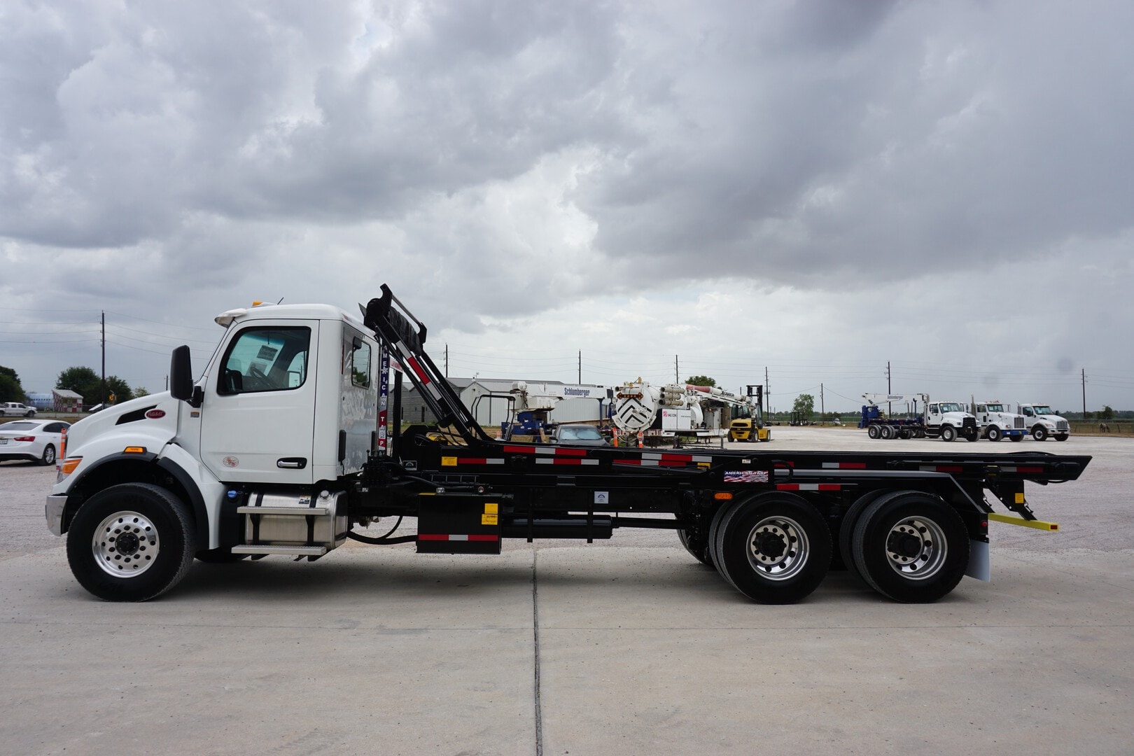 Roll Off Truck Dealers in TX | Roll Off Truck World