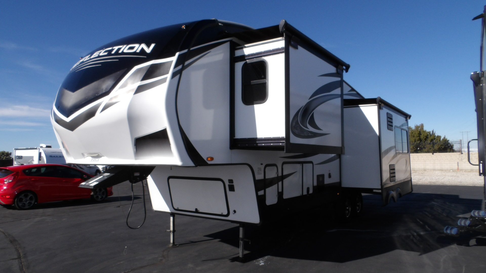 RV Travel Trailer Dealers | Toy Hauler for Sale | California