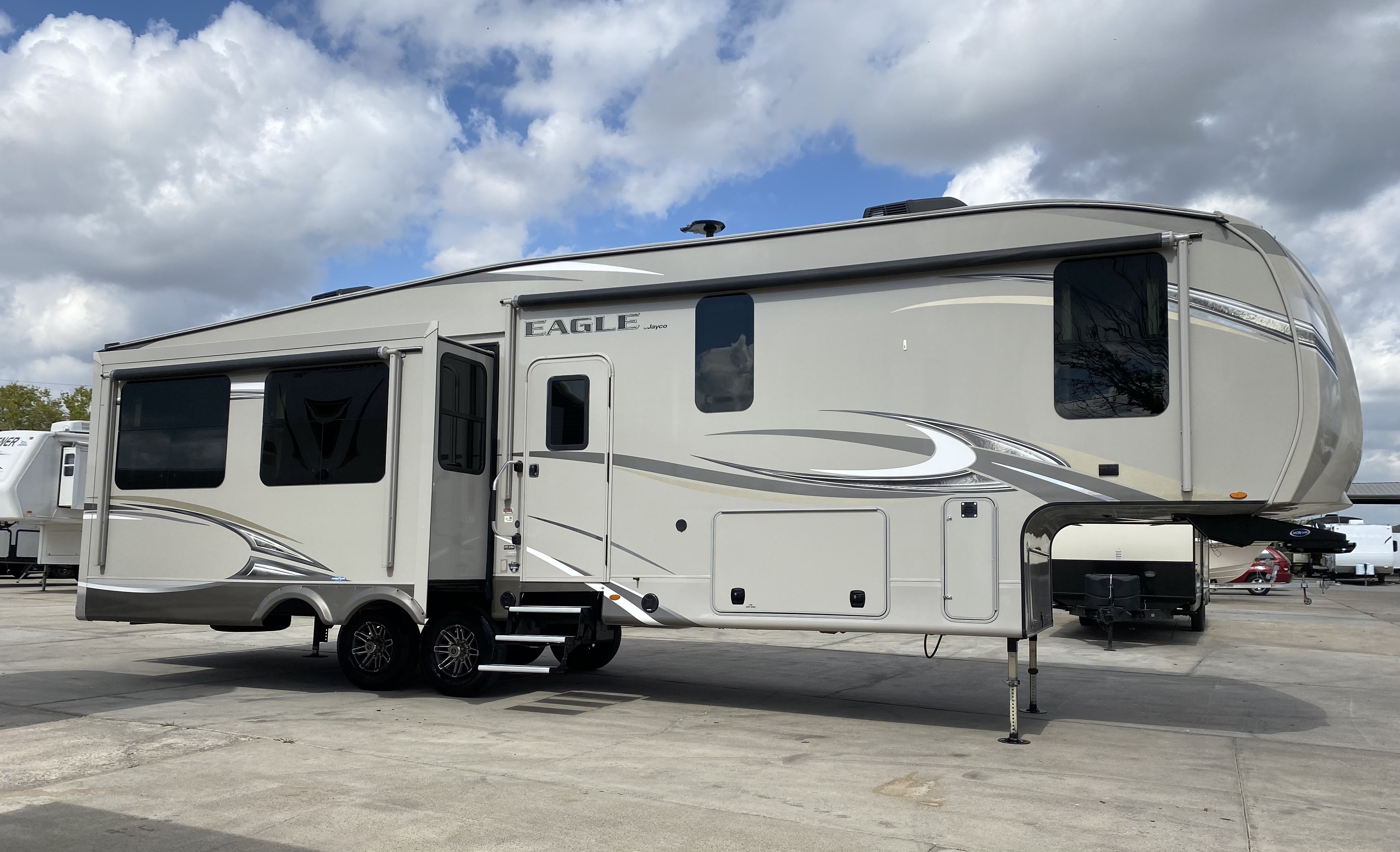 Used and New RVs for sale in Dallas TX