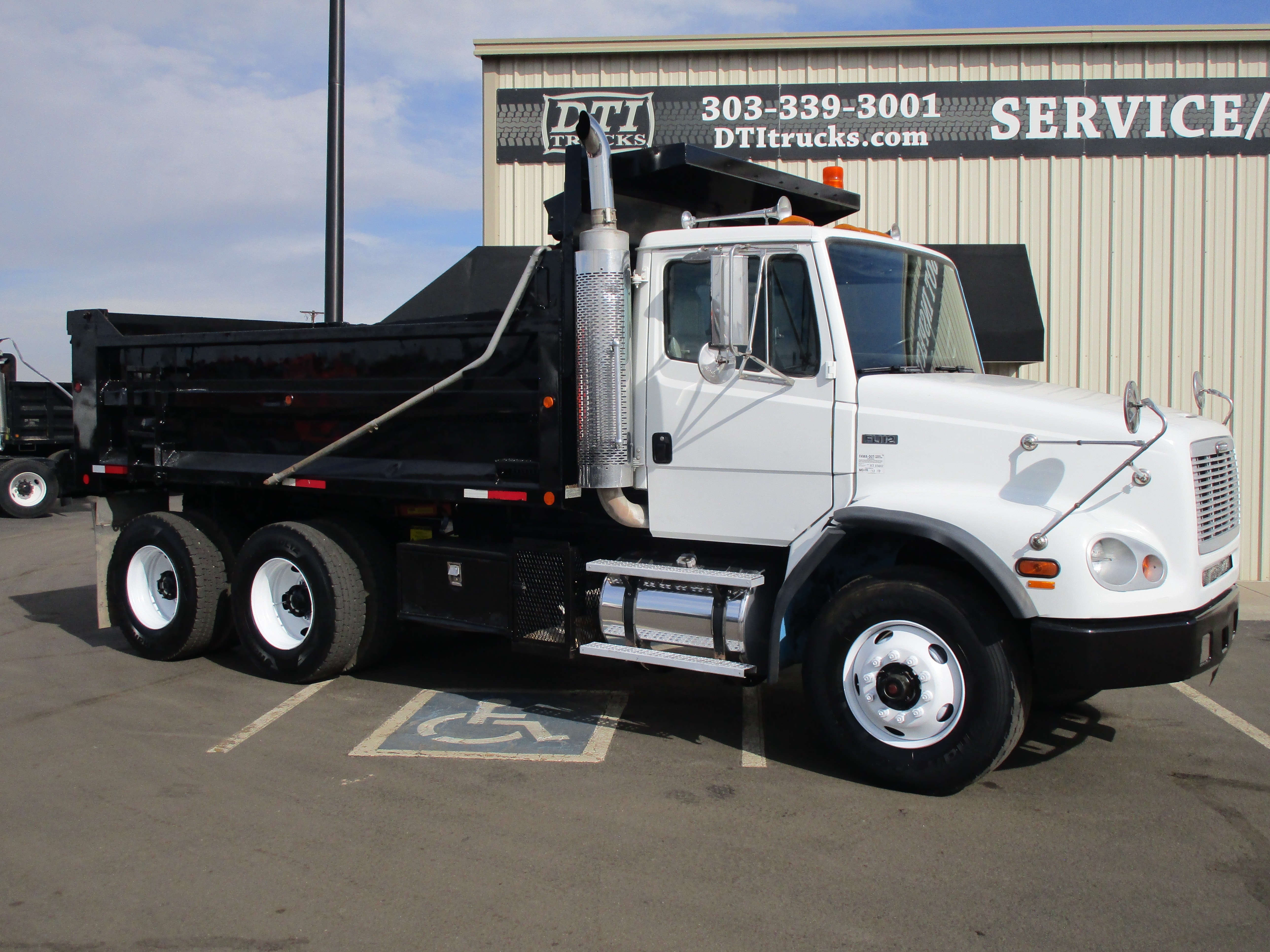 Used 2000 Freightliner FL112 in Denver, CO